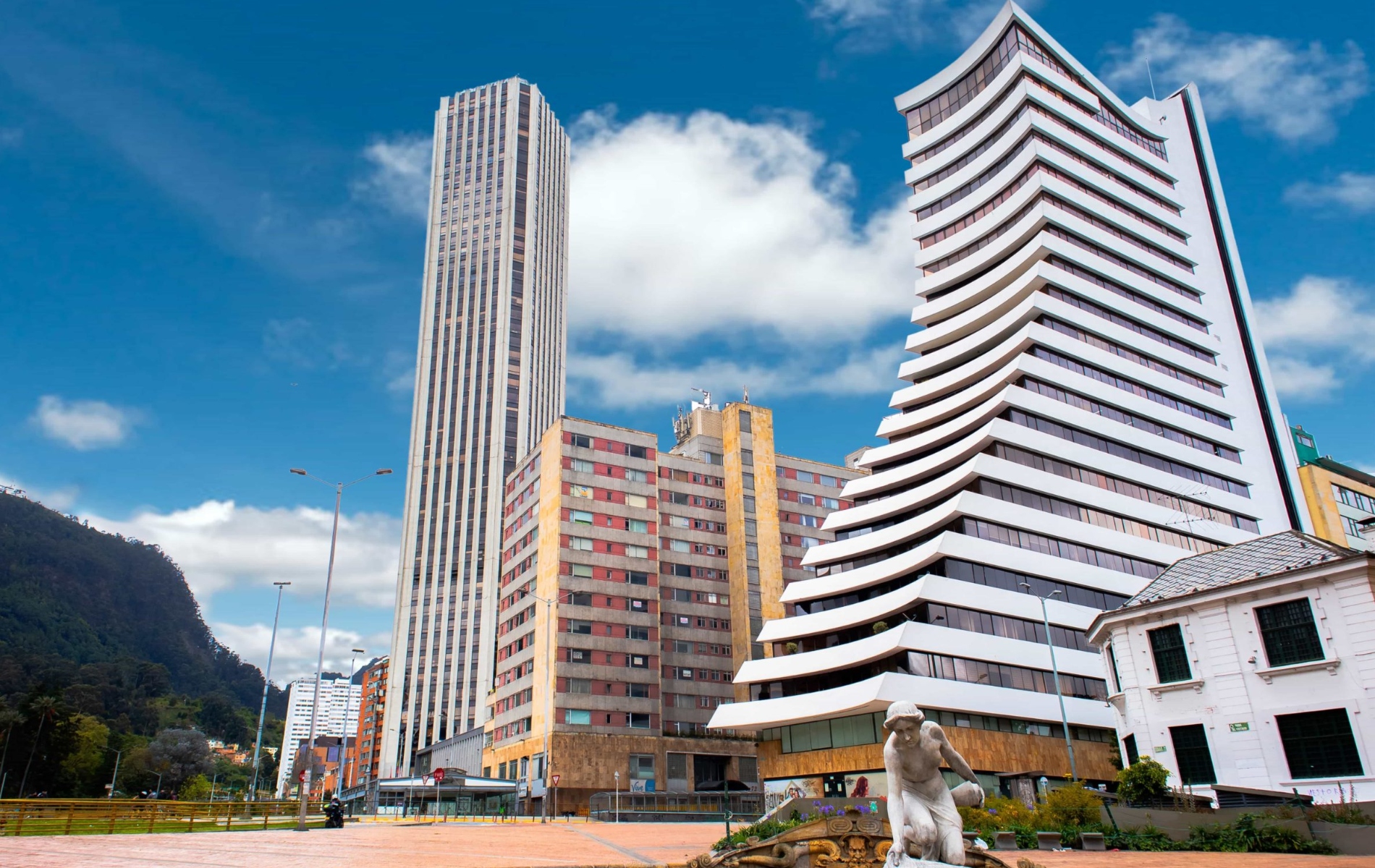 Toque de Gracia: "La Rebeca" - itBogotá