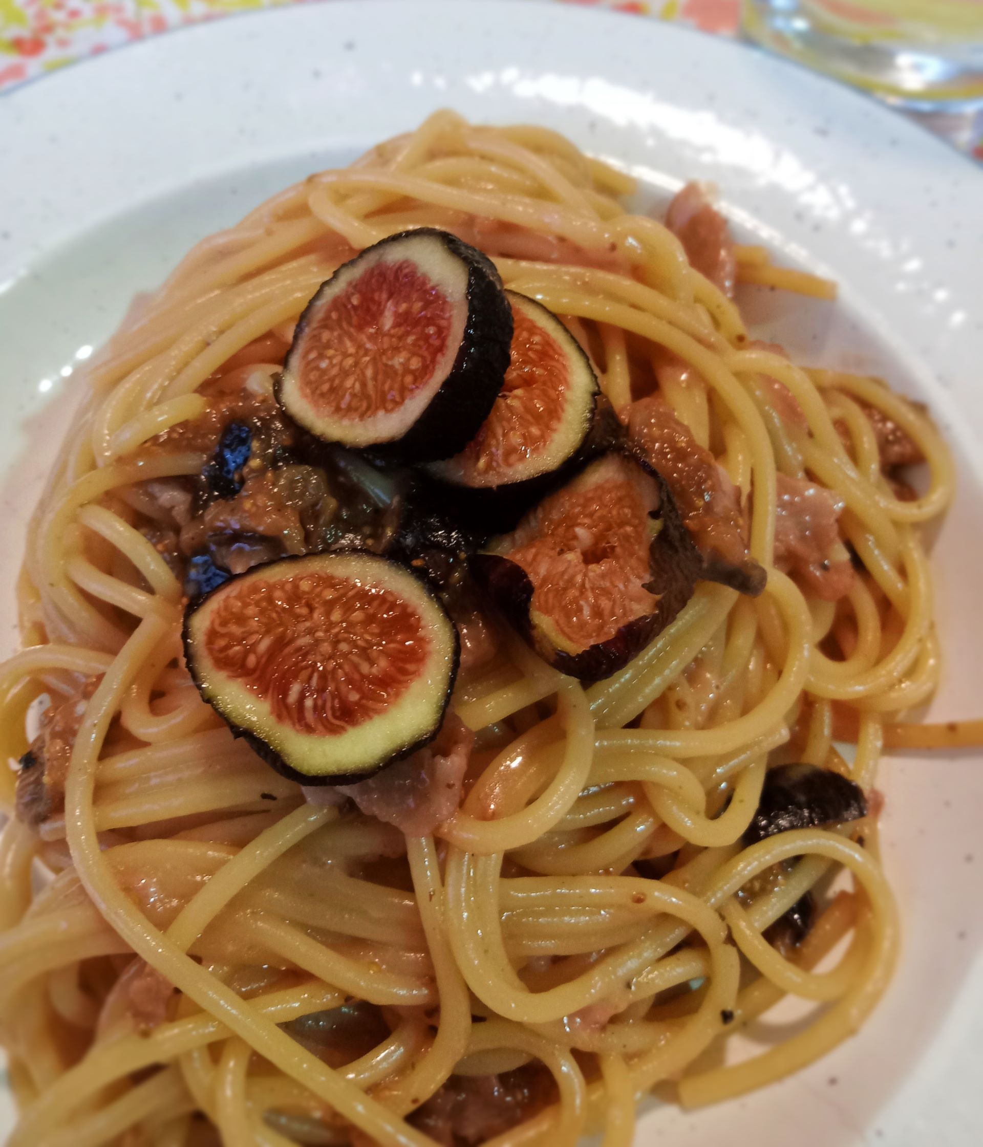 Spaghetti alla gricia coi fichi, un piatto romano - itChile