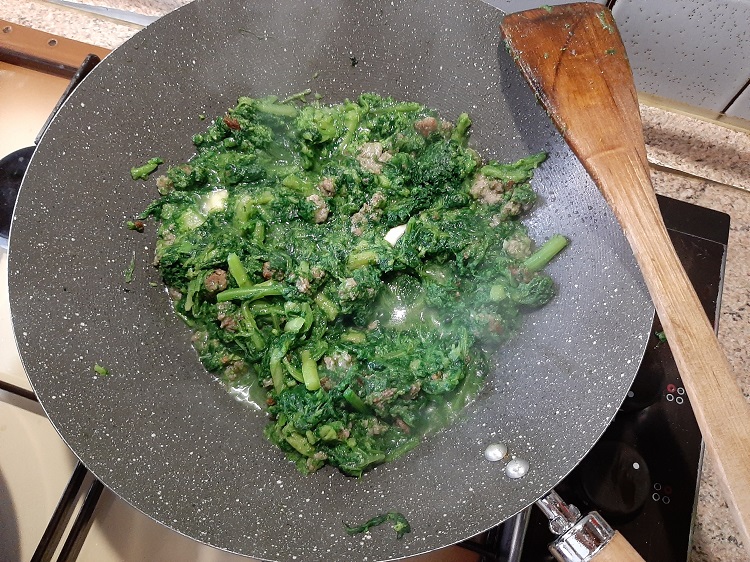 Orecchiette alle cime di rapa: la ricetta del venerdì di nonna Mary ...