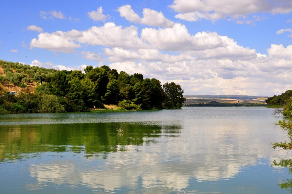 Il lago di San Giuliano, oasi naturalistica nel cuore della Lucania ...
