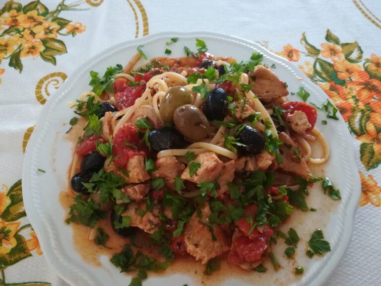 Spaghetti con dadolata di pesce spada: il mare in tavola! - italiani.it