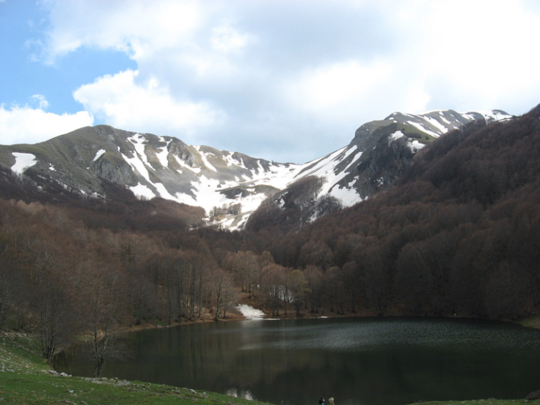 Lago Laudemio, un yacimiento arqueológico y paraíso natural - italiani.it